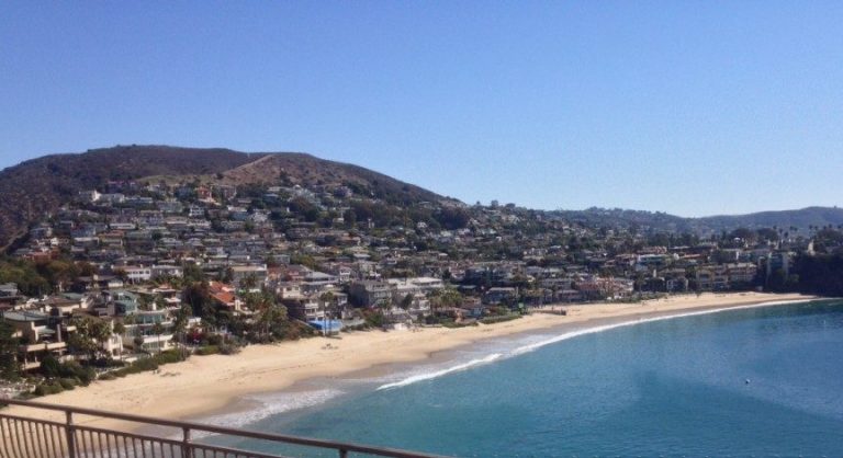 Moro Beach at Crystal Cove State Park in Laguna Beach, CA - California ...