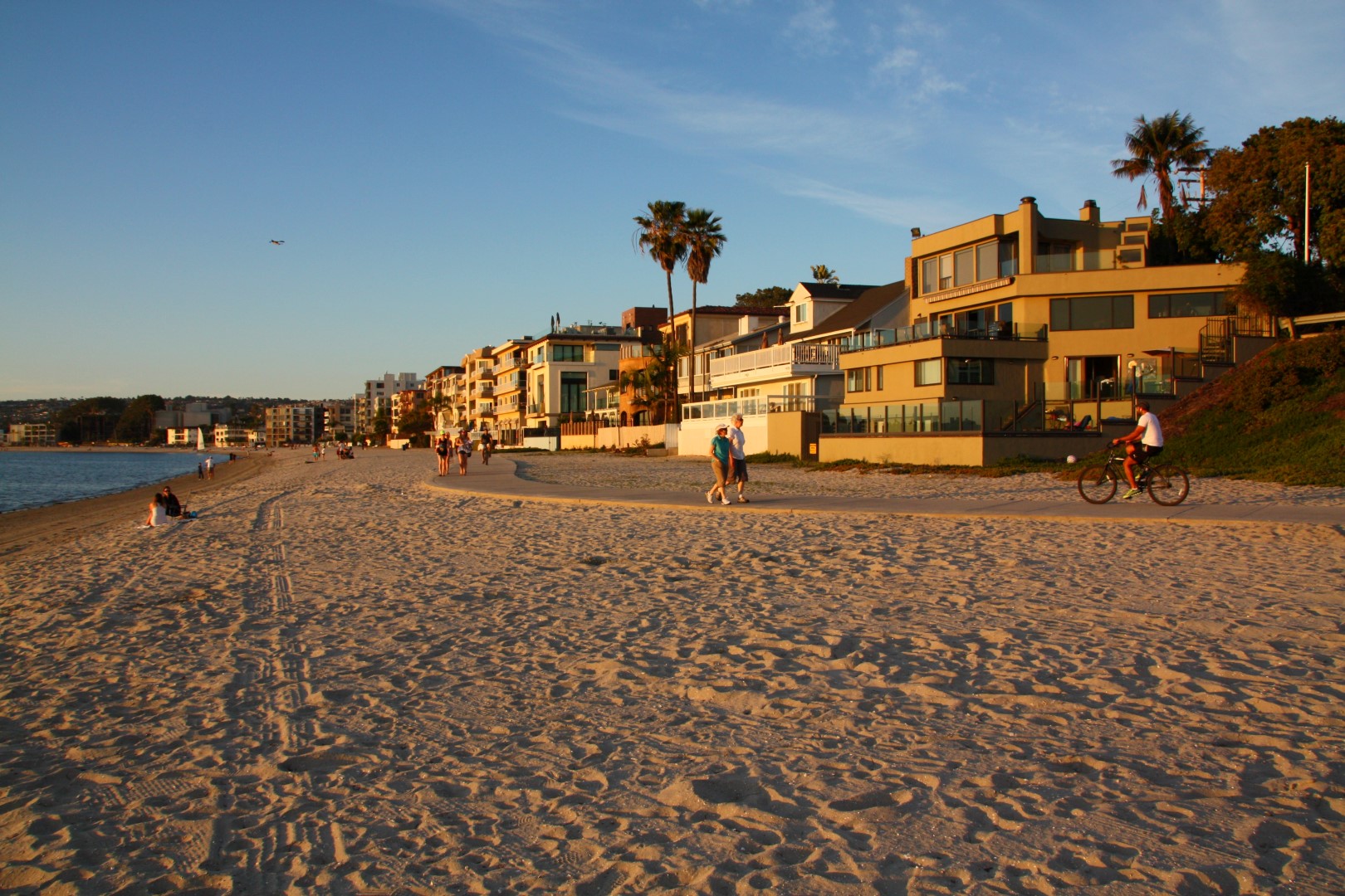 Crown Point Park on Mission Bay in San Diego, CA - California Beaches
