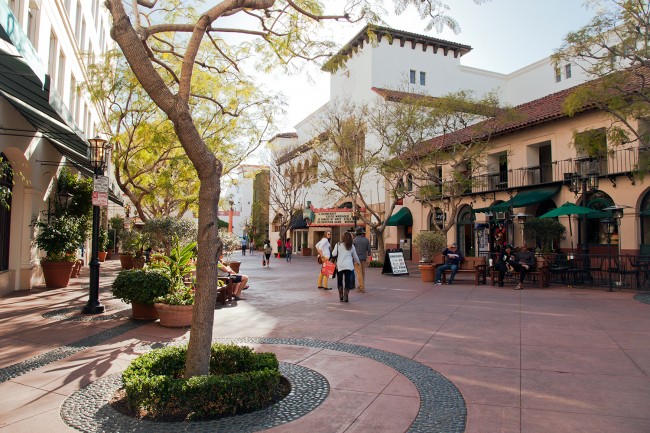 State Street Shopping, Santa Barbara, CA - California Beaches